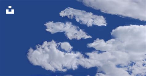 흰 구름이 있는 푸른 하늘 사진 Unsplash의 무료 파랑 이미지