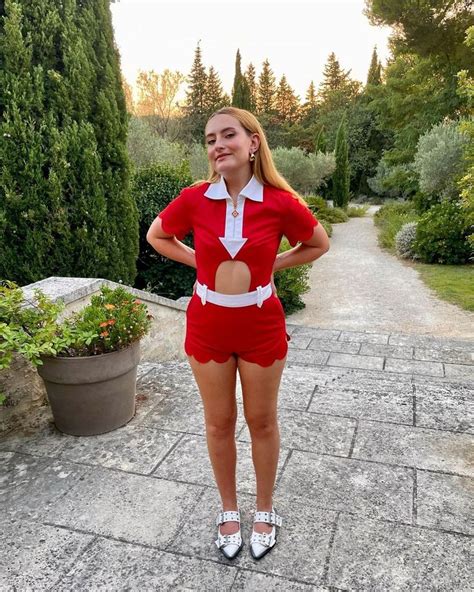 Amelia Dimoldenberg On Instagram Holiday Mode 1 2 And 3 Easy Diy Clothes Outfit