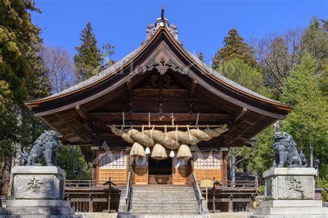 長野県 諏訪大社 下社秋宮神楽殿 102888000 の写真素材 アフロ