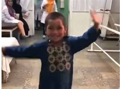 La Conmovedora Reacción De Un Niño Al Recibir Una Prótesis Video