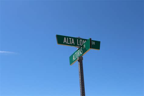 무료 이미지 하늘 바람 기호 푸른 가로등 도로 표지판 간판 조명 전등 교통 표지판 5184x3456