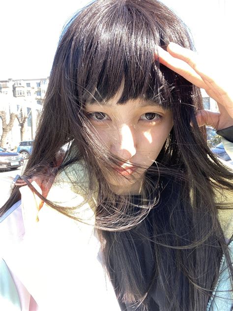 演员王悦一黑色长发素颜照 华晨宇绯闻女友高清图片