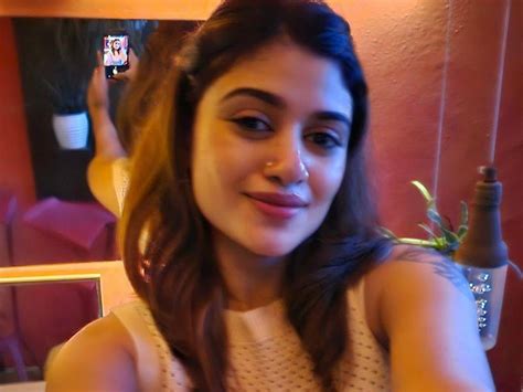Tamil Actress Oviyas Personal Video Leaked Online Sparks Privacy