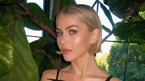 Julianne Hough Gruaig Gearr Ar Ais