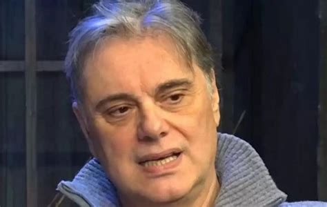 Οδυσσέας Σταμούλης Στο νεκροτομείο της Σάμου δίπλα στο παιδί του