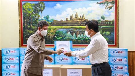 ឯកឧត្តម គួច ចំរើន អញ្ជើញទទួលអំណោយមនុស្សធម៌ពីសប្បុរសជន ក្រសួងព័ត៌មាន