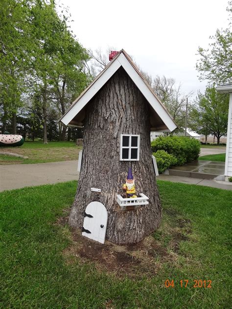 Living The Craft Life 10 Ways To Decorate Hide A Tree Stump In Your Yard
