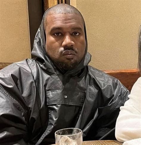 Kanye West planerar att öppna YEEZY-butiker - Dopest