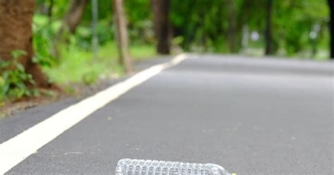 20층 아파트서 12리터 물 가득 찬 페트병 떨어져청소노동자 맞을 뻔