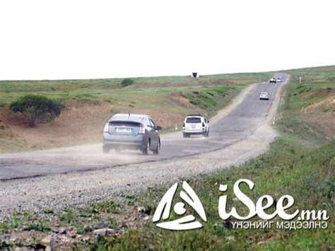 Автомашин замын хажуу руу онхолдож зорчиж явсан нэг хүүхэд нас барж хоёр хүүхэд хүнд гэмтжээ