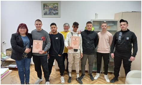 Отлично представяне на отборите по тенис на маса на Механото в Троян Троян експрес