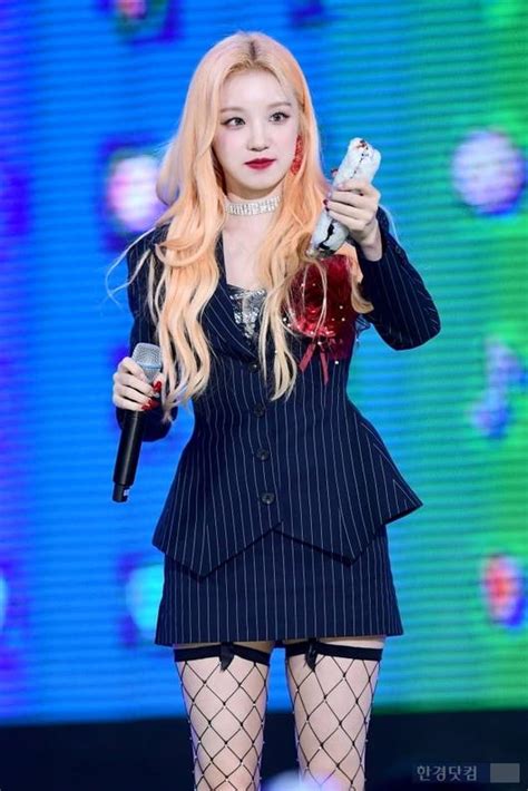 포토 여자아이들 우기 누드김밥 들고 앵콜 공연 Zum 뉴스