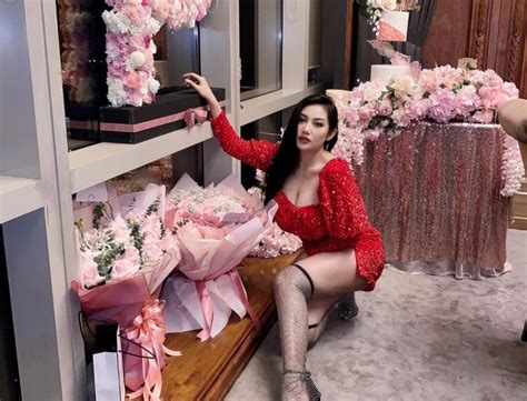 6 Potret Hot Pamela Safitri Rayakan Ultah Ke 30 Tampil Menggoda Pakai