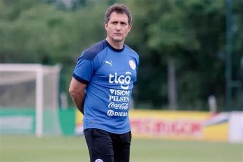 Guillermo Barros Schelotto Tambalea En Paraguay El Gráfico