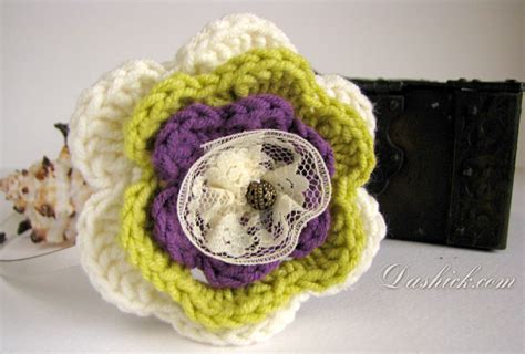 диадеми украсени със свежи и весели цветя плетени с качествени памучни прежди и украсени с