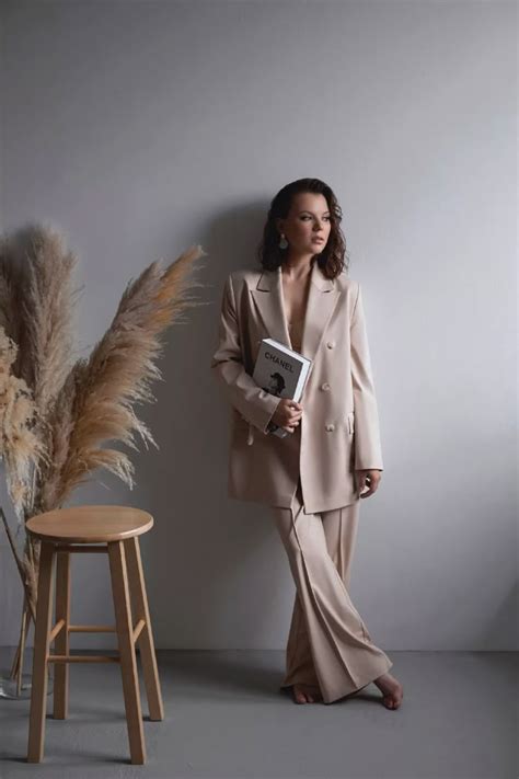 фото в бежевом фотосессия в деловом стиле Photoshoot Studio Fashion