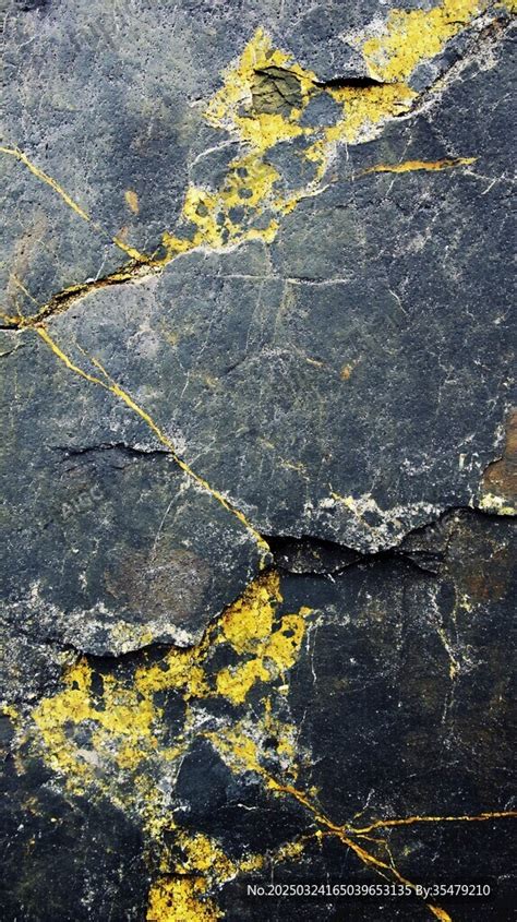 Ai创作图岩石 纹理 裂痕 黄色 斑驳 黑色 自然 表面 地质 纹路 矿物 痕迹 沧桑 质感 色彩 昵图网