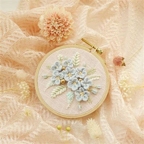 Instagram의 프랑스자수 Momo의 소녀의 자수님 🦋🌻🌸🌿” 꽃 자수 자수 자수 공예