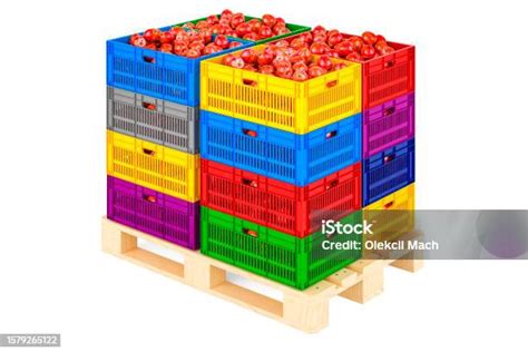 나무 팔레트에 빨간 사과로 가득 찬 플라스틱 상자 흰색 배경에 격리된 3d 렌더링 3차원 형태에 대한 스톡 사진 및 기타 이미지