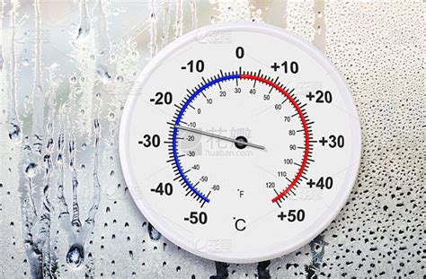 测量天气温度的摄氏温度表。环境温度为零下25度