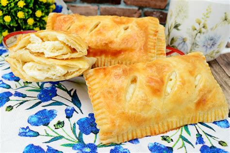 Пирожки с творогом из слоёного теста 15 фото в рецепте