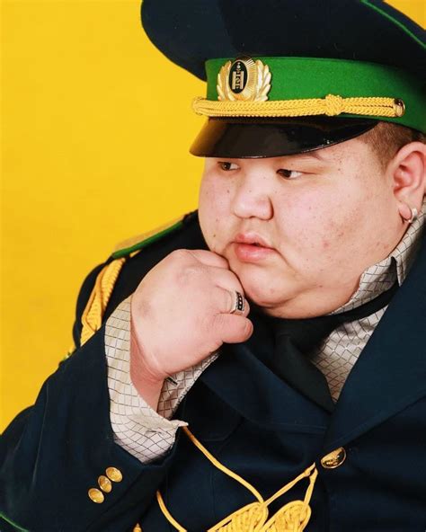 Ноён Нэг ч эрэгтэйн сэтгэлд сүүдэр буу тусаг Эр хүн бүр инээмсэглэсэн өдөр байг… 😄😄😄