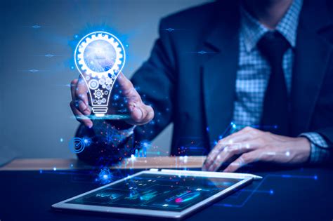 사업가가 사업의 아이콘 책 성공과 함께 전구를 들고 있고 창의적인 새로운 아이디어 혁신 브레인스토밍 솔루션 및 영감 개념 상상력 Ai 기술 개념에 대한 스톡 사진 및 기타