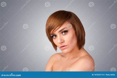 Chiuda Sul Ritratto Di Bella Giovane Ragazza Nuda Fotografia Stock Immagine Di Ragazza