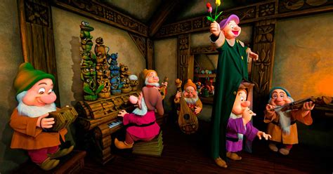 ロシアと西側諸国と ディズニー 白雪姫 7人の小人 ぬいぐるみ Disney 神戸 絶賛 typesofhats