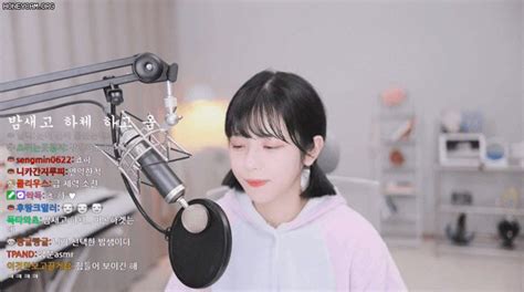 트위치 Twitch 스트리머 ㅅㅌㄹㅁ Streamer 쵸단 쵸단 몸매자랑 움짤 더보기 트위치 Twitch 스트리머 ㅅㅌㄹㅁ Streamer 쵸단