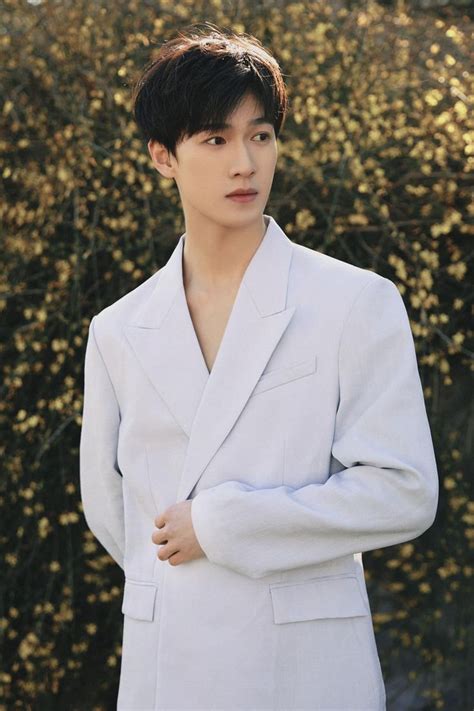 Ghim của Tú Cẩm trên Li Yun Rui Lý Quân Nhuệ Dễ thương Mờ Dép