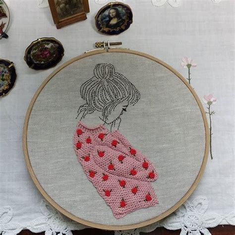 올림머리가 너무 이뻐서스웨터 입은 모습이 너무 이뻐서 쪼매난 아가니뜨 수놓다 큰아이거 수 놓으려니 후덜덜 일러스트자수 입체자수뜨개자수