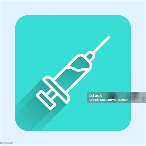 긴 그림자로 격리 된 혈청 아이콘이있는 화이트 라인 주사기 백신 예방 접종 주사 독감 주사용 주사기 의료 장비 녹색 정사각형 버튼입니다 벡터 건강 진단에 대한 스톡 벡터