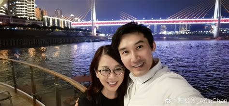 陳松伶獲老公甜賀53歲生日！張鐸送大束玫瑰冧妻 夫妻合照看不出年齡差 星島日報