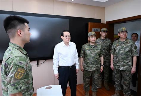 易炼红王浩“八一”前夕慰问驻浙部队官兵军烈属和退役军人代表凤凰网浙江凤凰网
