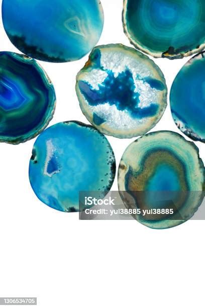 파란색 세트를 타 흰색 배경에 고립 된 천연 석의 조각 파란색 톤의 Agate 패턴 천연 석재 의 질감 슬라이스에 대한 스톡 사진 및 기타 이미지 Istock