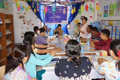 ဇမ္ဗူသီရိမြို့နယ်၊ ပြန်ကြားရေးနှင့်ပြည်သူ့ဆက်ဆံရေးဦးစီးဌာန၊ ပြည်သူ့စာကြည့်တိုက် ခန်းမ၌ စာရေးဆရာန