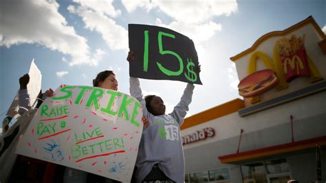 미 패스트푸드 종업원 임금인상 요구 파업