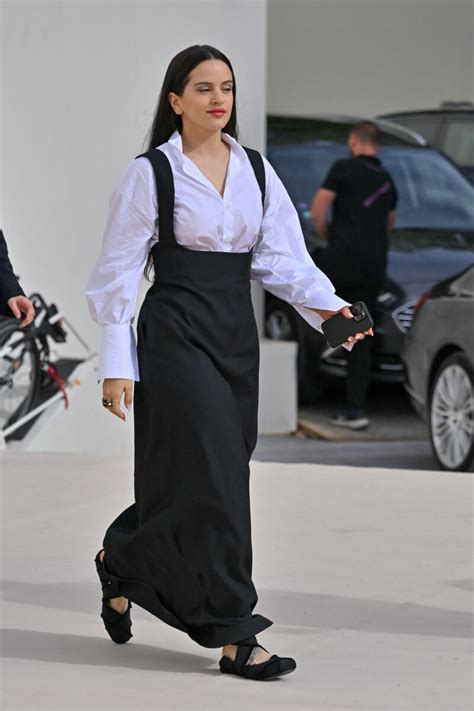 Rosalía Cumple 32 Años Y Así Ha Cambiado Su Estilo De Unos Looks Más