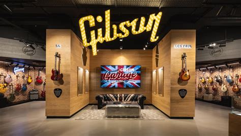 Gibson Partners With Johnny Marr To Create 20 Gibson 84 Les Paul Standard Guitars With Bigsby