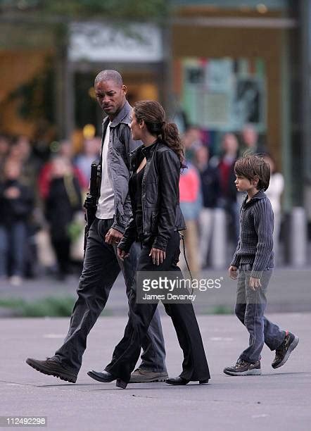 33 Will Smith And Alice Braga On Set Of I Am Legend October Photos