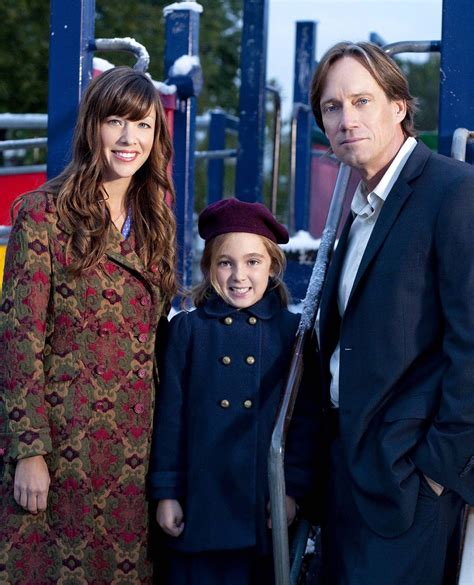 Photo De Brianna Daguanno Le Costume Du Père Noël Photo Kevin Sorbo