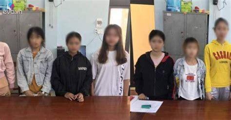 Thi U N B Nh T Trong Ph Ng Nh P Ch Ch I N P B N D M