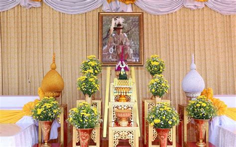 ในประเทศ ร 10โปรดเกล้าฯให้ราชเลขานุการในพระองค์ฯ ออกรับเครื่องราชสักการะถวายพระพรชัยมงคล