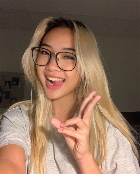 Cute Nerd R Asianblondes