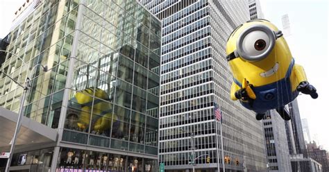 뉴욕 시내 떠다니는 미니언 풍선