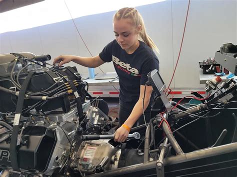 21 Year Old Maddi Gordon Steps Up To Nhra Top Fuel With Ron Capps