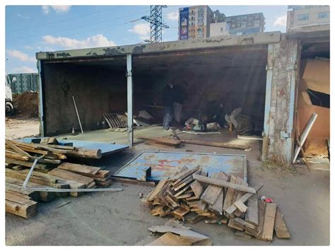 СХД т цэцэрлэгт хүрээлэн барихаар гараж төмөр чингэлгүүдийг буулгажээ