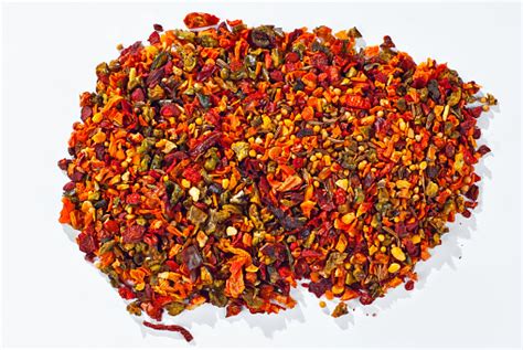 다른 향신료의 혼합물이 닫힙니다 흰색 배경에 화려한 향신료와 조미료와 질감 양념류에 대한 스톡 사진 및 기타 이미지 양념류