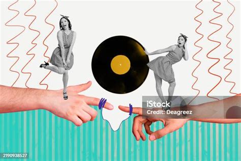 3d 스케치 포스터 트렌드 콜라주 두 명의 행복 충격받은 핀업 소녀의 이미지 함께 춤추다 주말 행사 인간의 손 포인트 비닐 디스크 35 39세에 대한 스톡 사진 및 기타